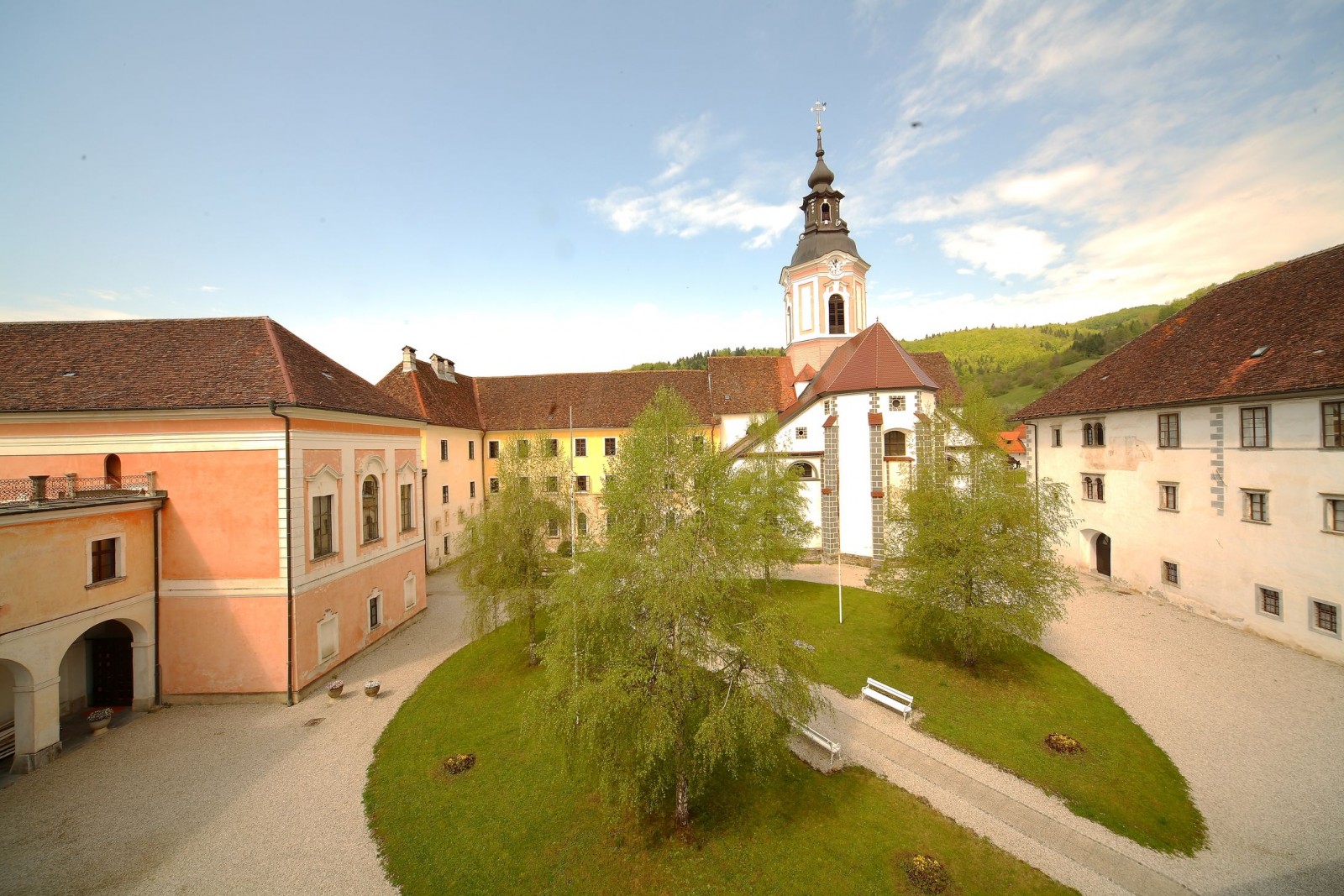 Duhovne vaje in prireditve / poletje 2020 » Cistercijanska opatija Stična